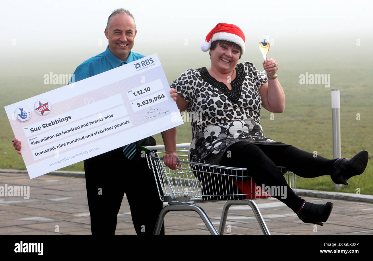 Lottery winners half length mid celebrating cheque mangsb hi-res stock ...