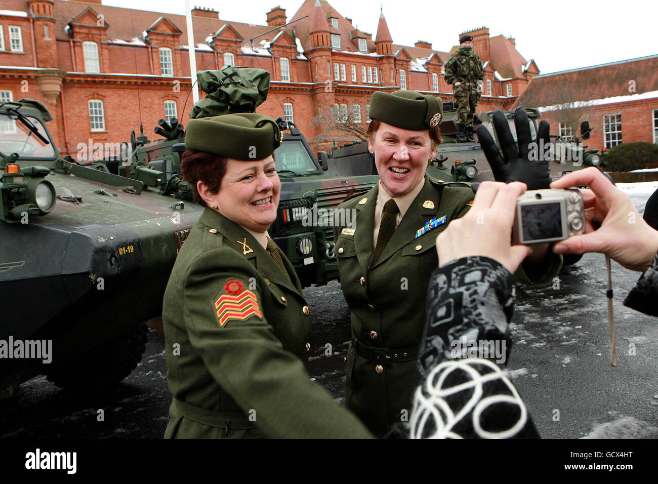 30 years of Women in the Irish army Stock Photo - Alamy