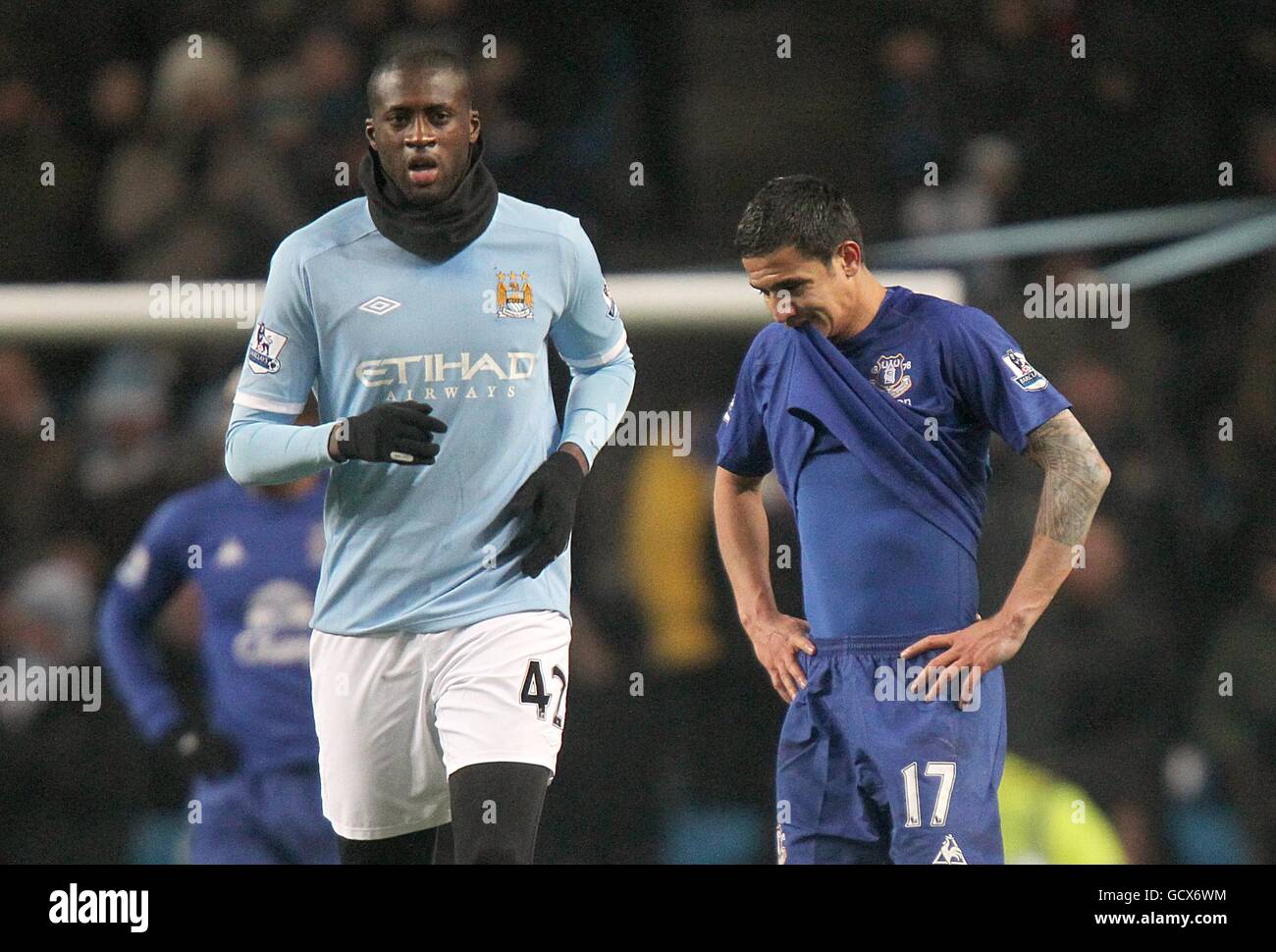 Evertons tim cahill right has a shot on goal hi-res stock photography ...