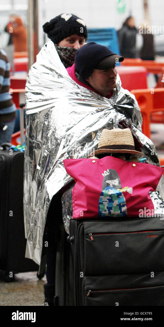 Snow travel chaos heathrow airport hi-res stock photography and images ...