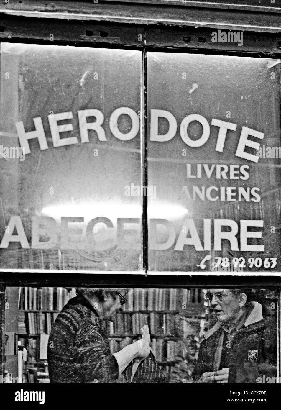 Lyon book store hi-res stock photography and images - Alamy