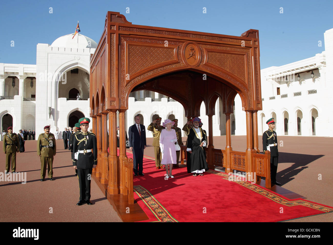 Royalty - Queen Elizabeth II State Visit to Oman Stock Photo - Alamy