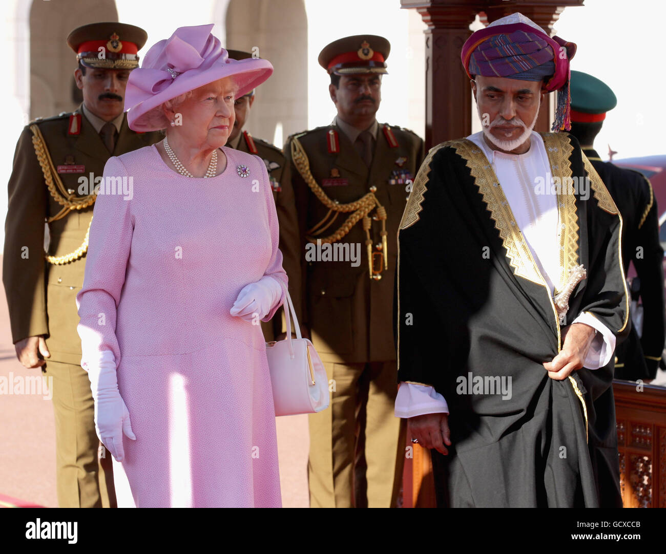 Queen elizabeth ii with the sultan of oman hi-res stock photography and ...