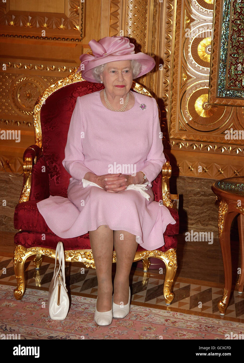 Royalty - Queen Elizabeth II State Visit to Oman Stock Photo - Alamy Royalty - Queen Elizabeth II State Visit to Oman Stock Photo - Alamy