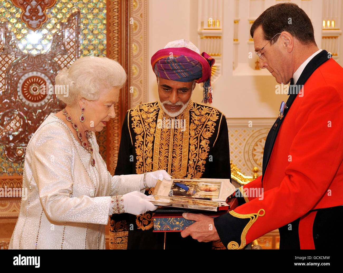 Queen Elizabeth Ii With The Sultan Of Oman High Resolution Stock ...