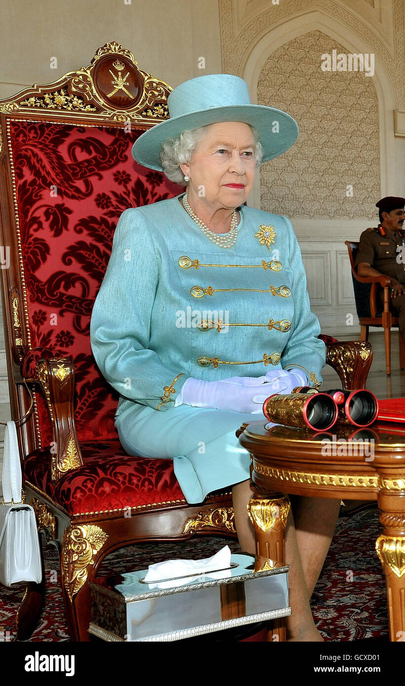 Queen Elizabeth Ii With The Sultan Of Oman High Resolution Stock ...