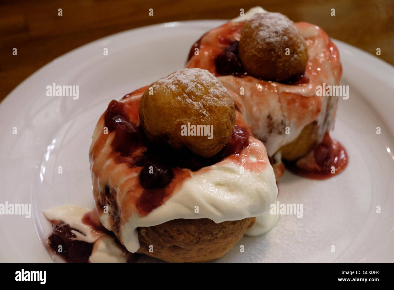 Papanasi hi-res stock photography and images - Alamy