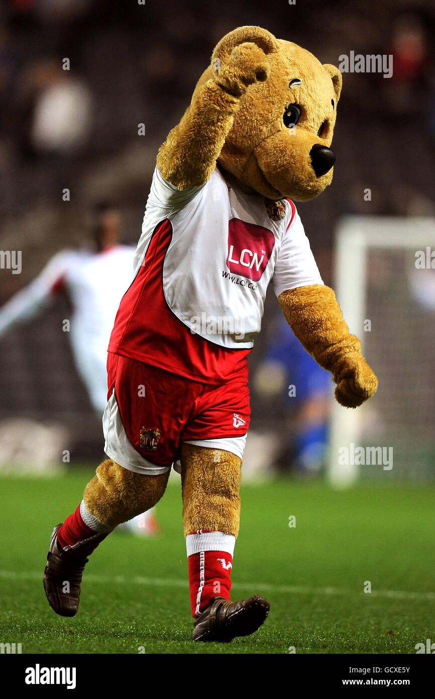Milton keynes dons mascot hi-res stock photography and images - Alamy