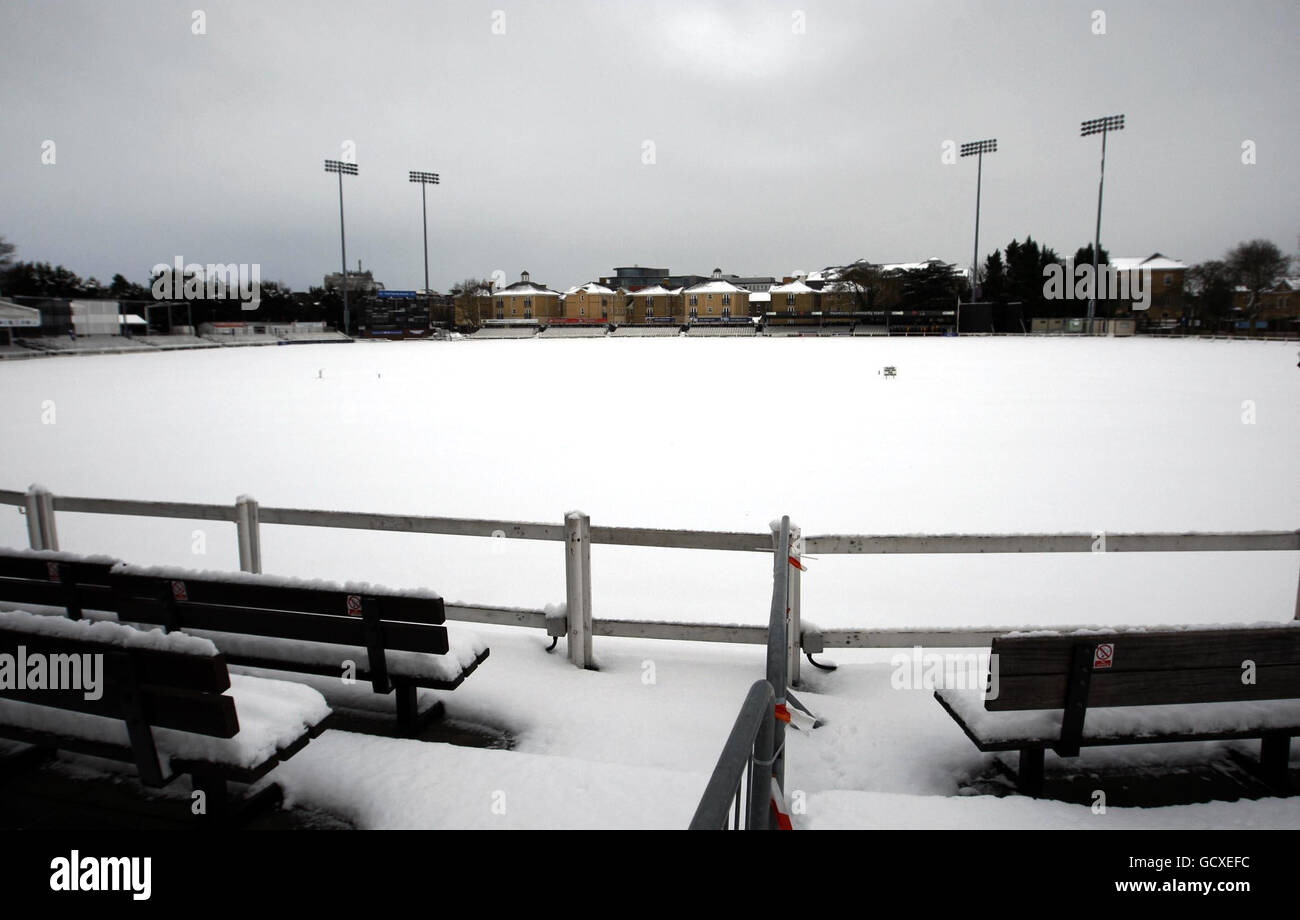 Cricket ground in the snow hi-res stock photography and images - Alamy