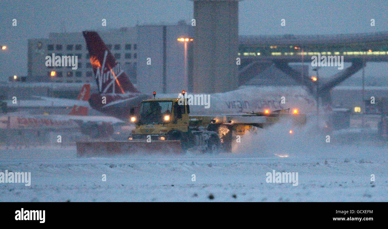 Clear runway hi-res stock photography and images - Alamy