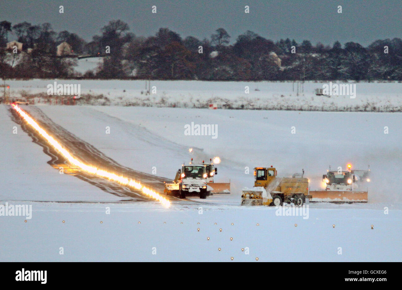 Edinburgh airport runway hi-res stock photography and images - Alamy