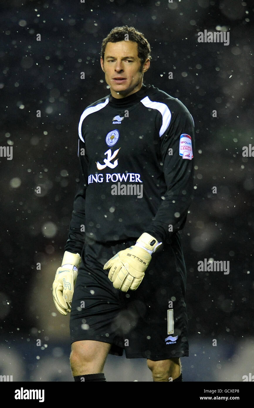 Leicester city goalkeeper chris weale hi-res stock photography and ...