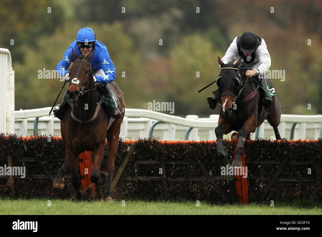 Ridden by jockey tom siddall hi-res stock photography and images - Alamy