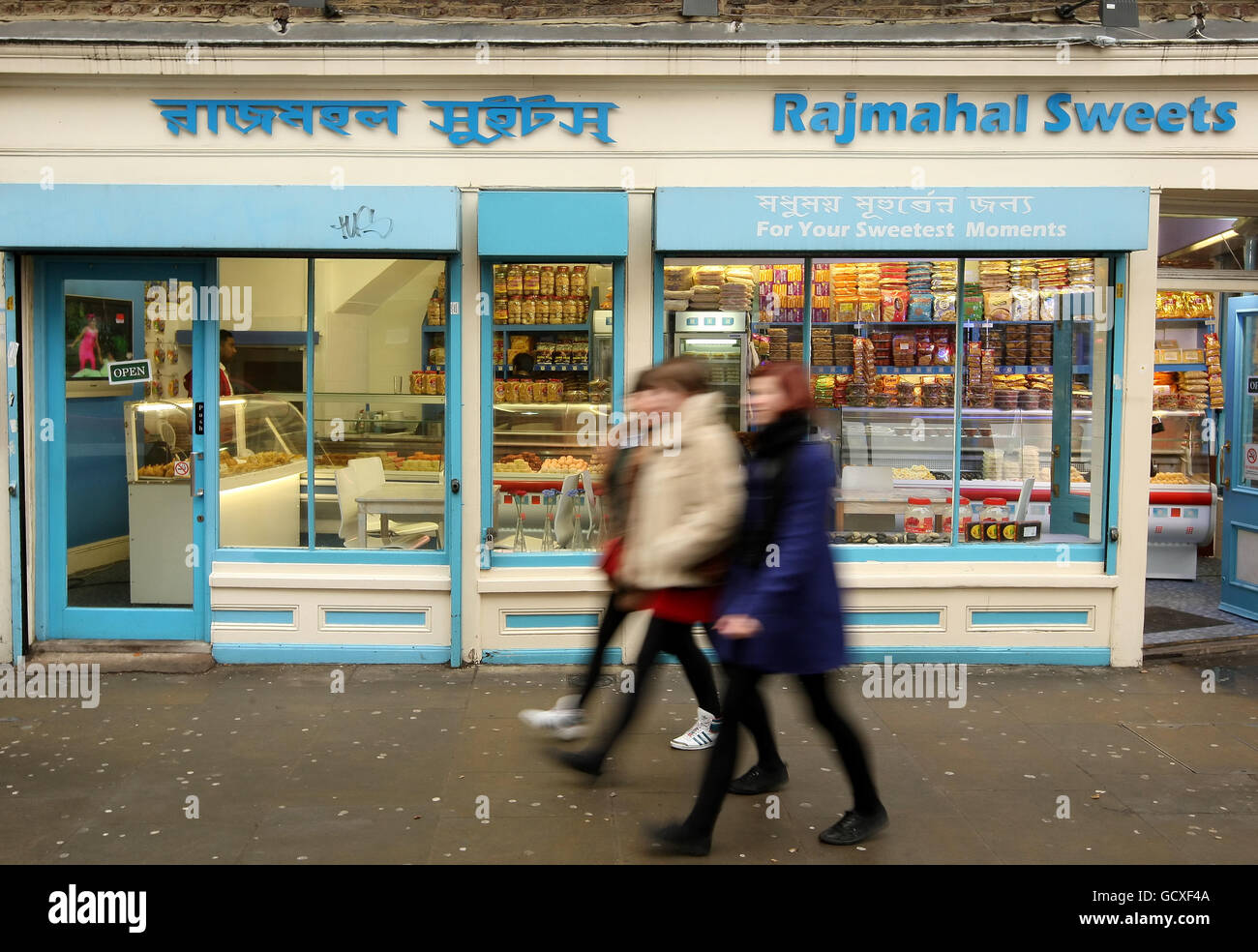 Bilingual street signs Stock Photo - Alamy