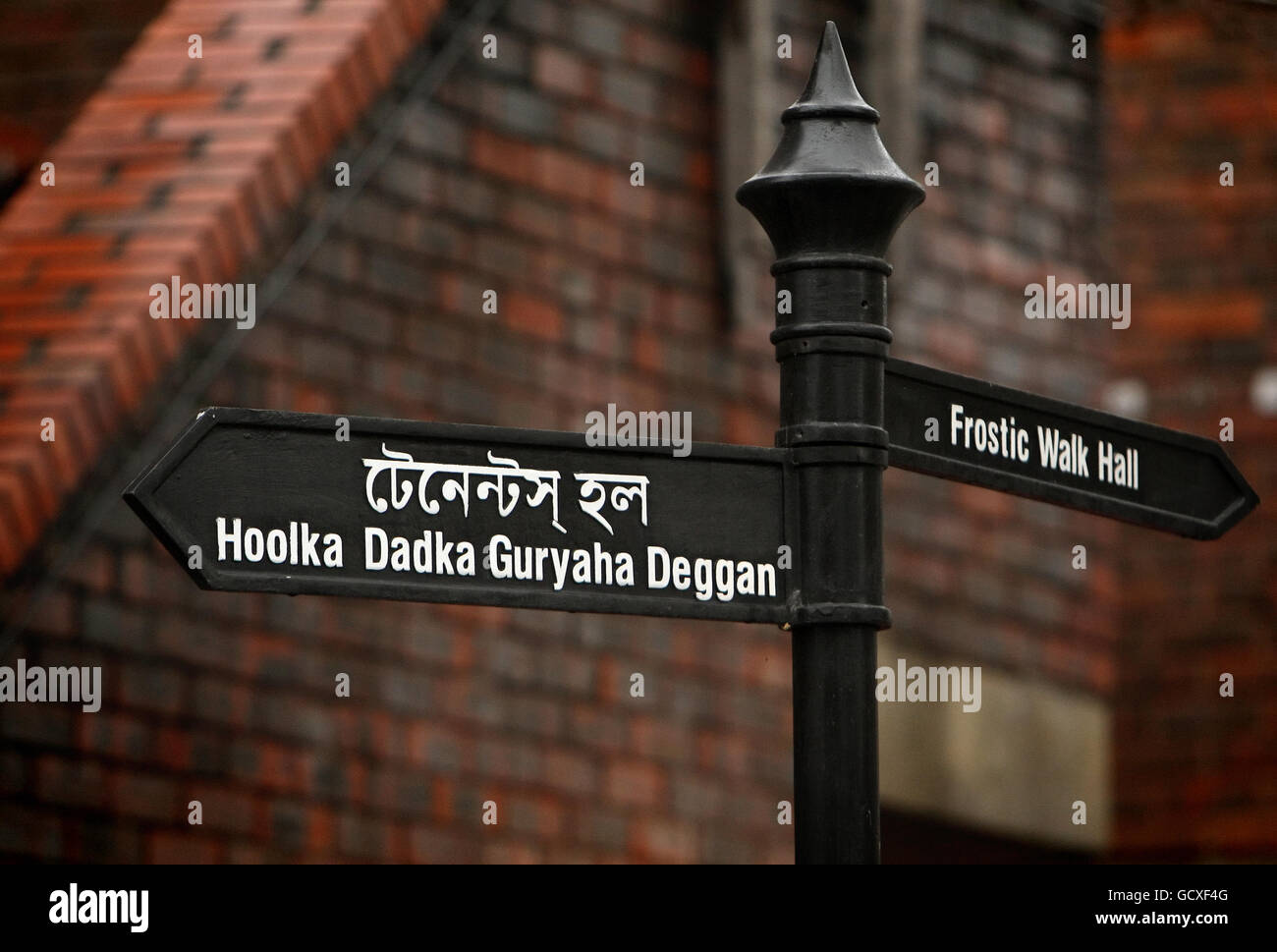 Bilingual street signs Stock Photo - Alamy