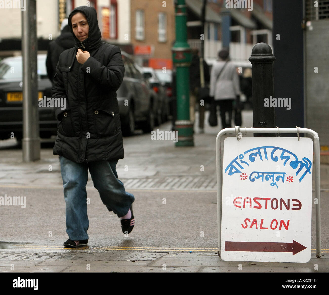 General view of bilingual signs hi-res stock photography and images - Alamy
