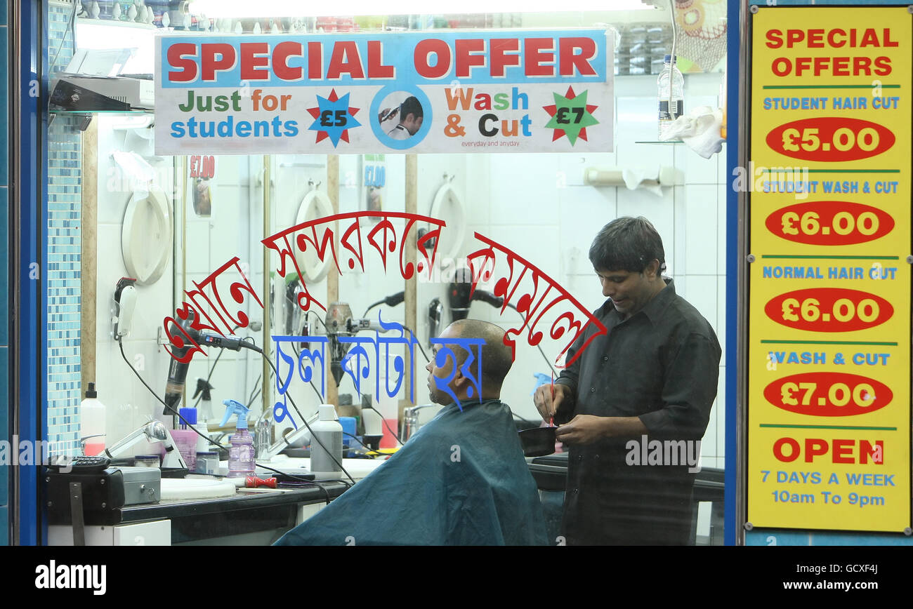 General view of bilingual signs hi-res stock photography and images - Alamy