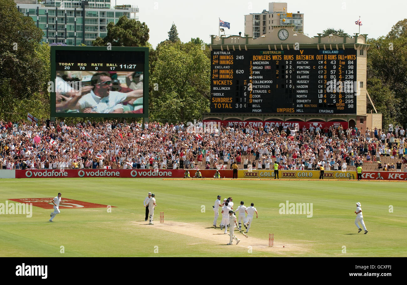 England's Graeme Swann celebrates taking the final wicket of Peter ...