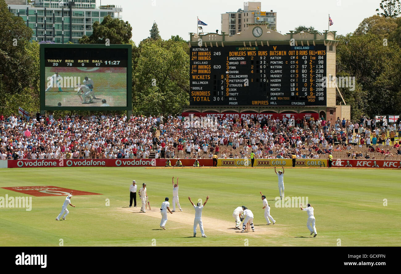 England's Graeme Swann celebrates taking the final wicket of Peter ...