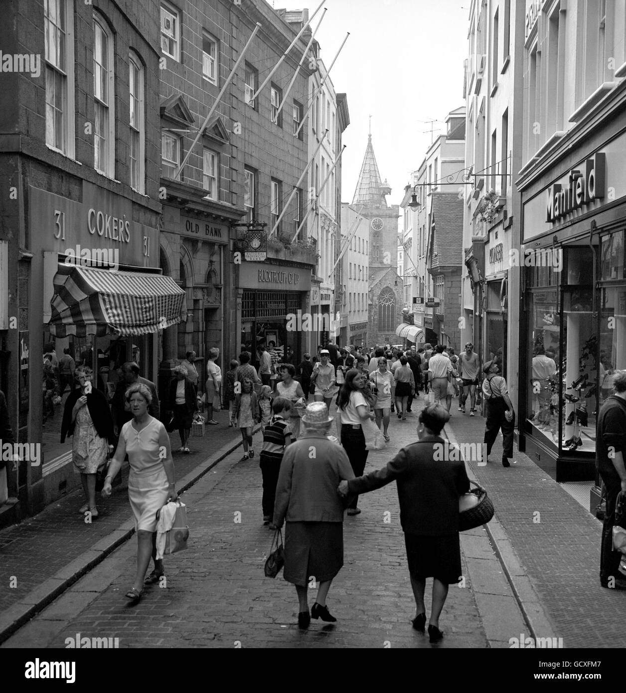 People buildings Black and White Stock Photos & Images - Alamy