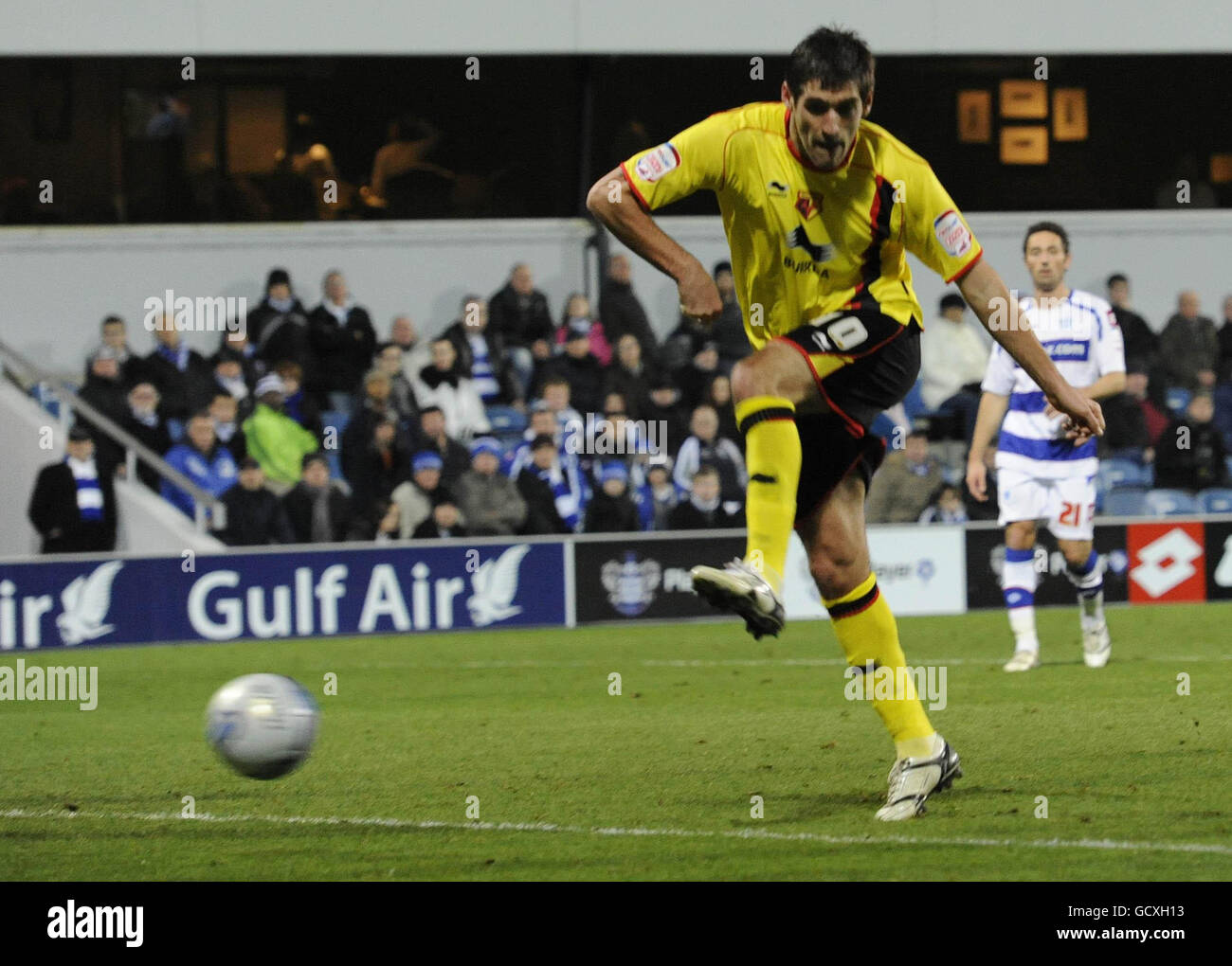 Full length goal shoots datacoapplies hi-res stock photography and ...