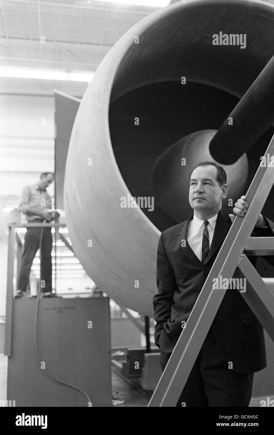 Space shuttle challenger Black and White Stock Photos & Images - Alamy