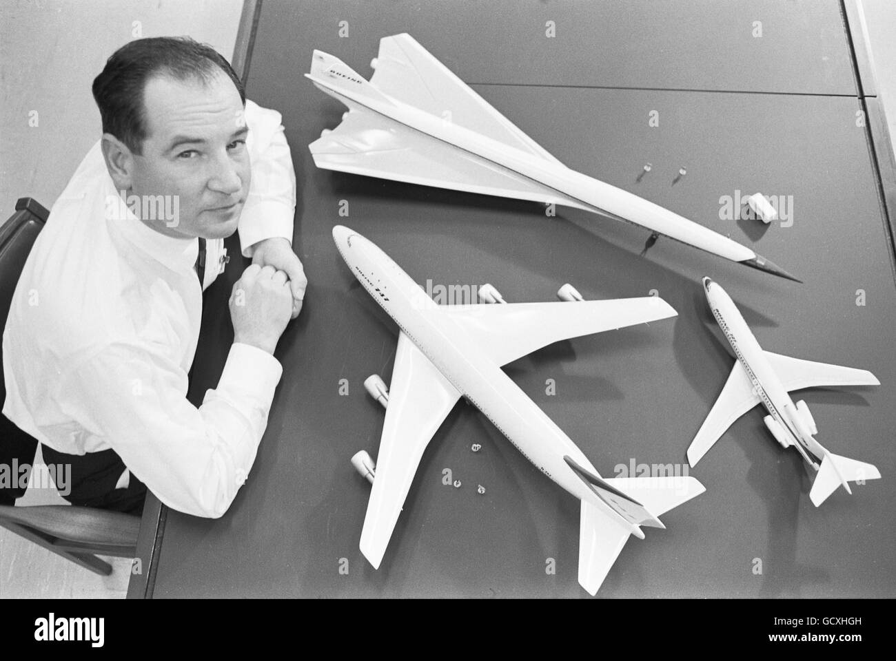 Space shuttle challenger Black and White Stock Photos & Images - Alamy