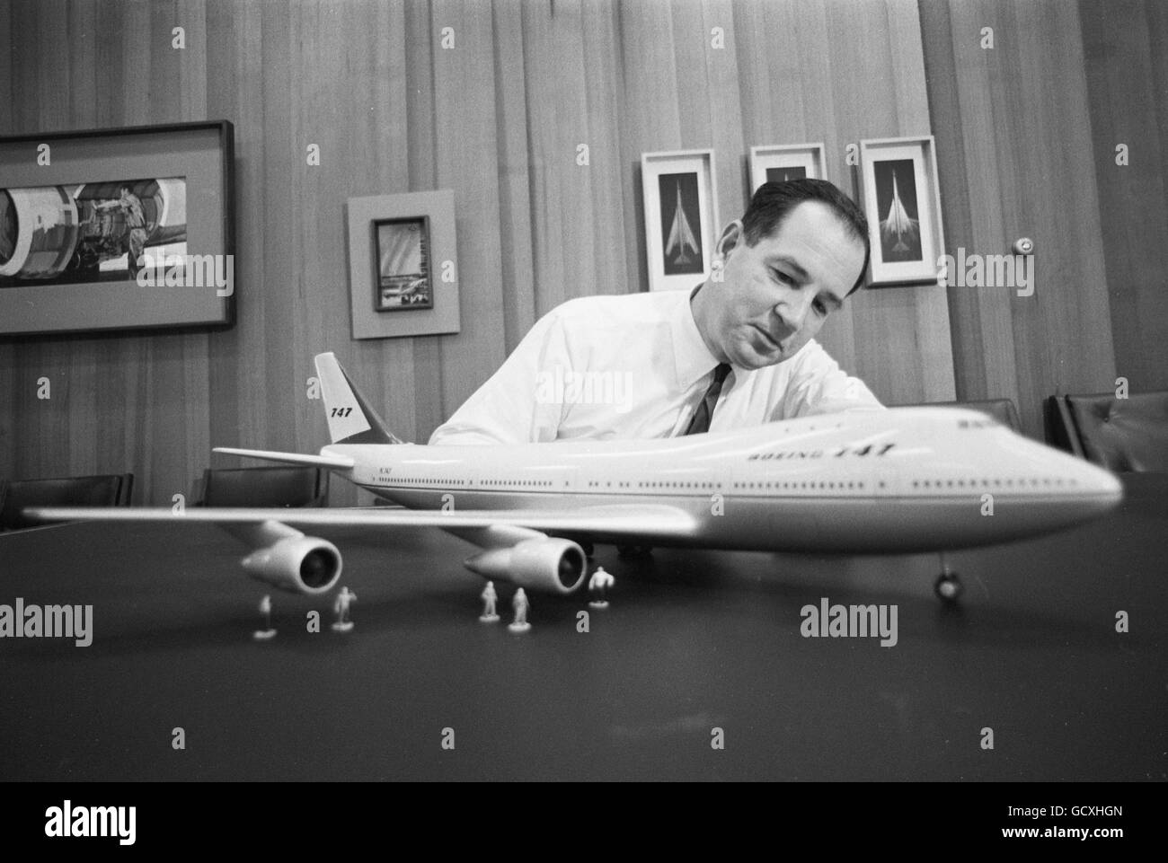 Space shuttle challenger Black and White Stock Photos & Images - Alamy