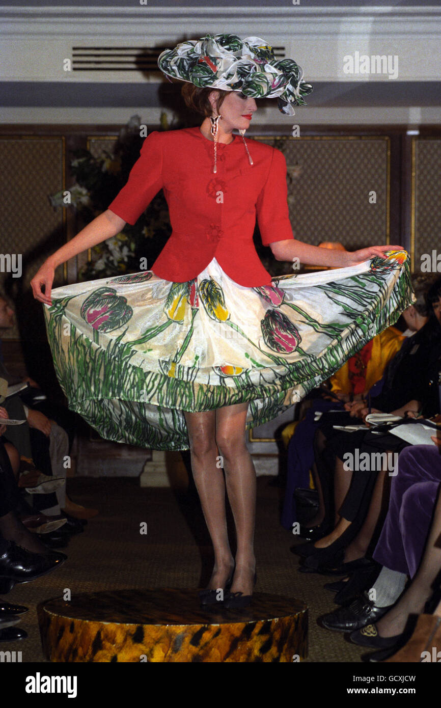 Zandra rhodes spring summer collection hi-res stock photography and ...