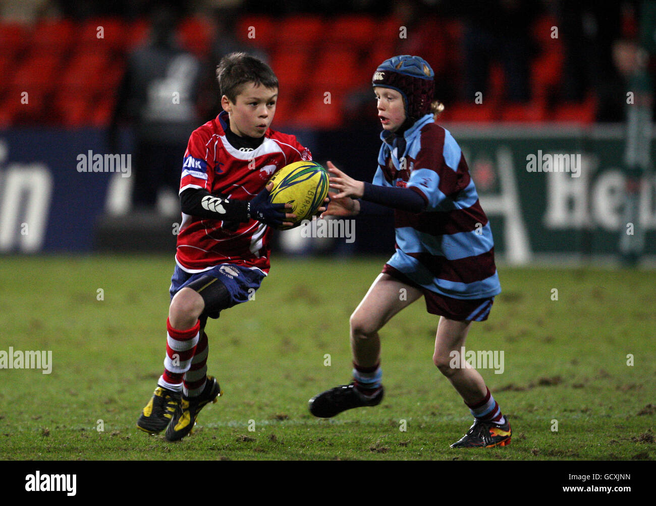 Kids rugby halftime hi-res stock photography and images - Alamy