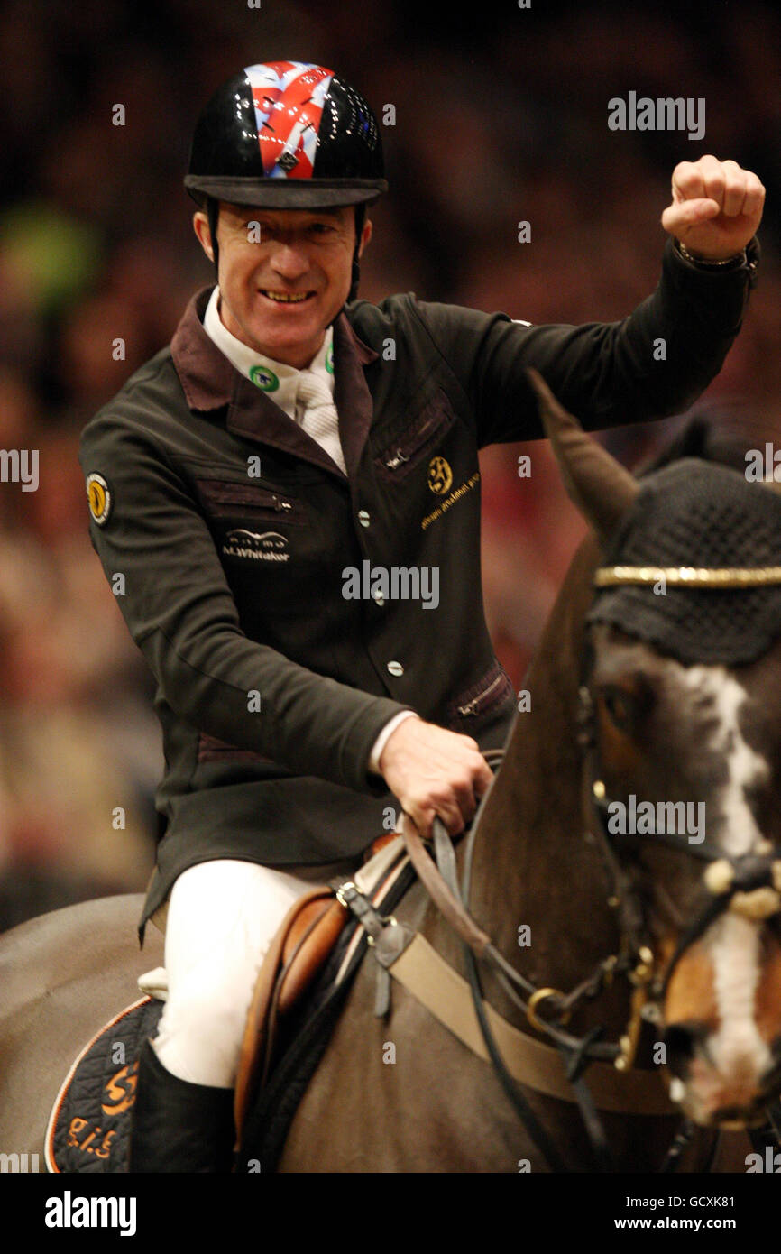 Michael Whitaker riding GIG Amai in the Rolex FEI Worldcup Jumping ...