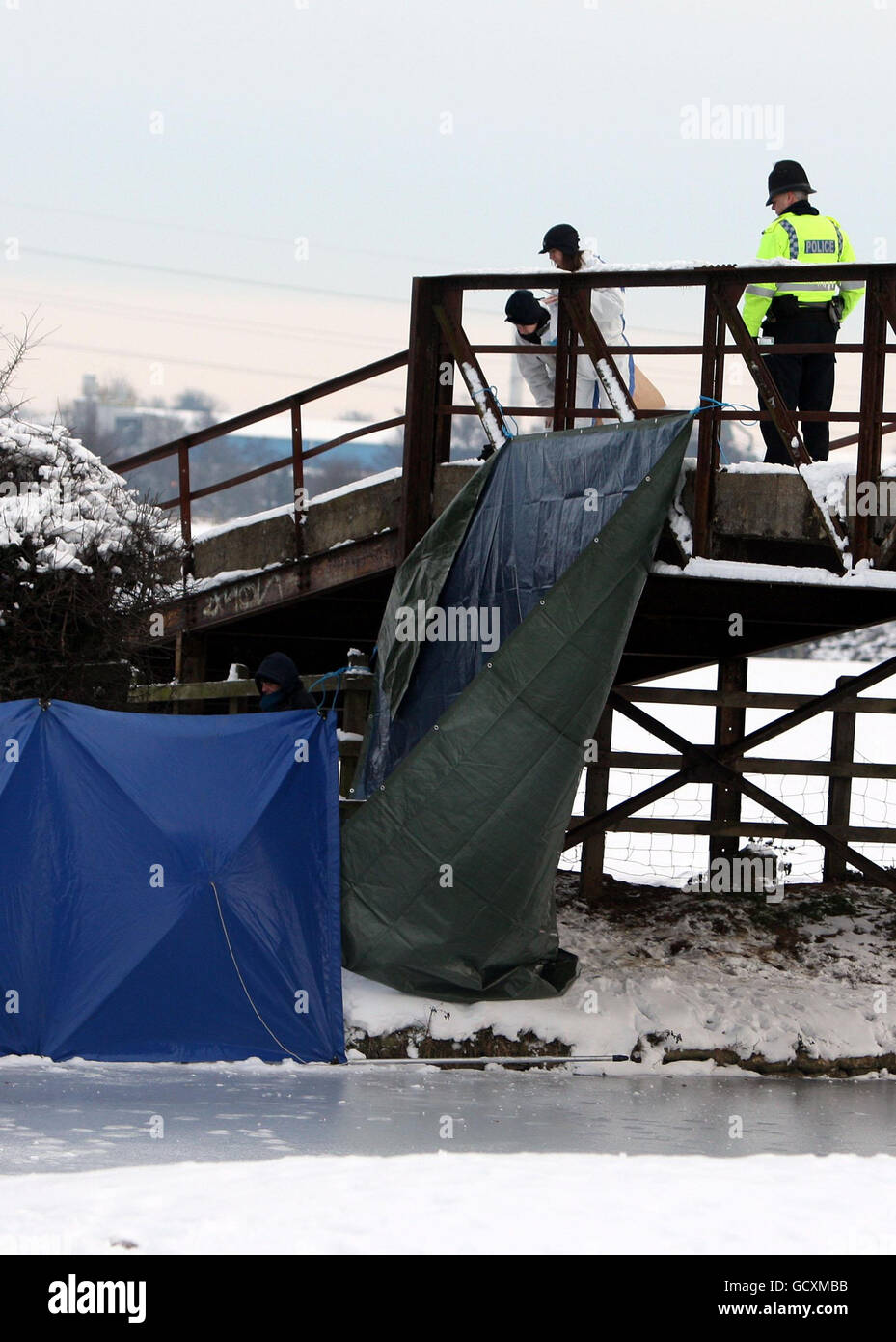 Body found on canal bridge hi-res stock photography and images - Alamy