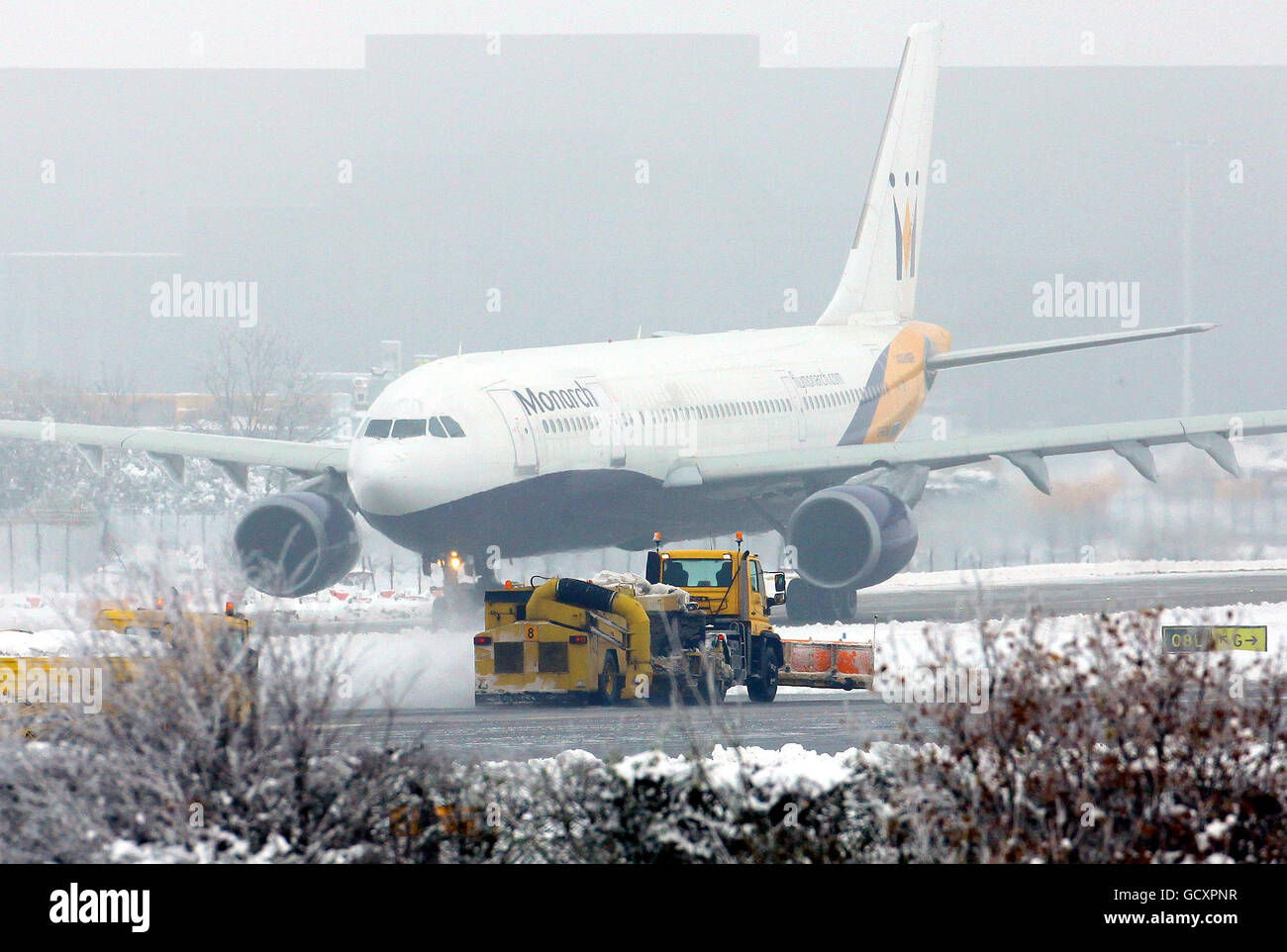 Gatwick Airport Snow High Resolution Stock Photography and Images - Alamy
