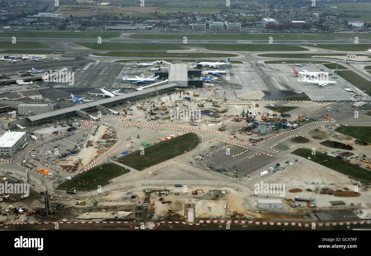 Heathrow terminal 5 aerial hi-res stock photography and images - Alamy