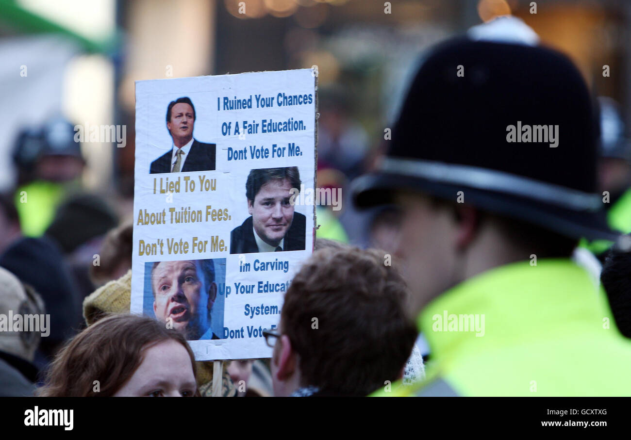 Students march through Birmingham in protest at the increase in student ...