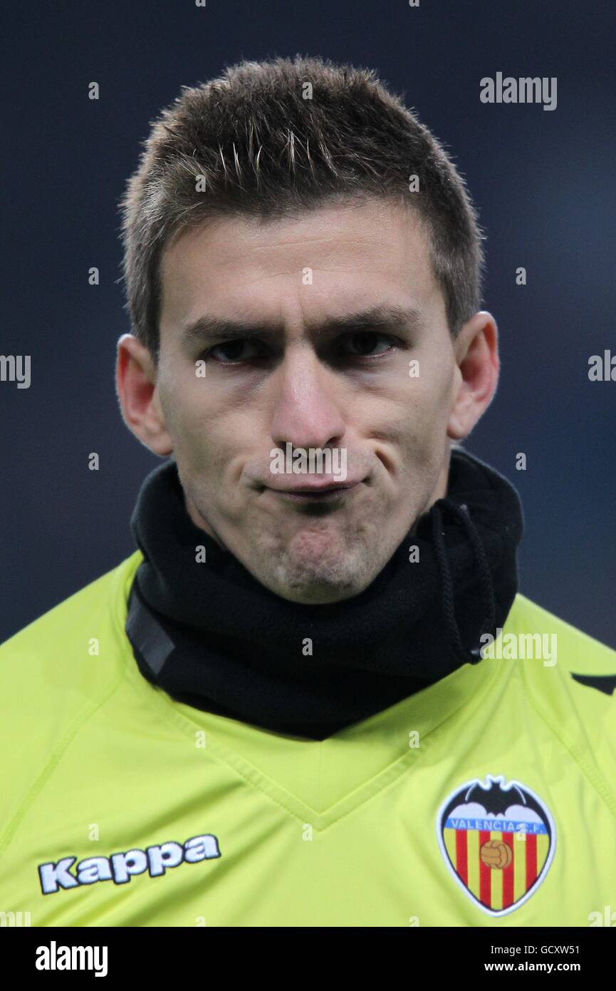 Valencia goalkeeper vicente guaita hi-res stock photography and images ...