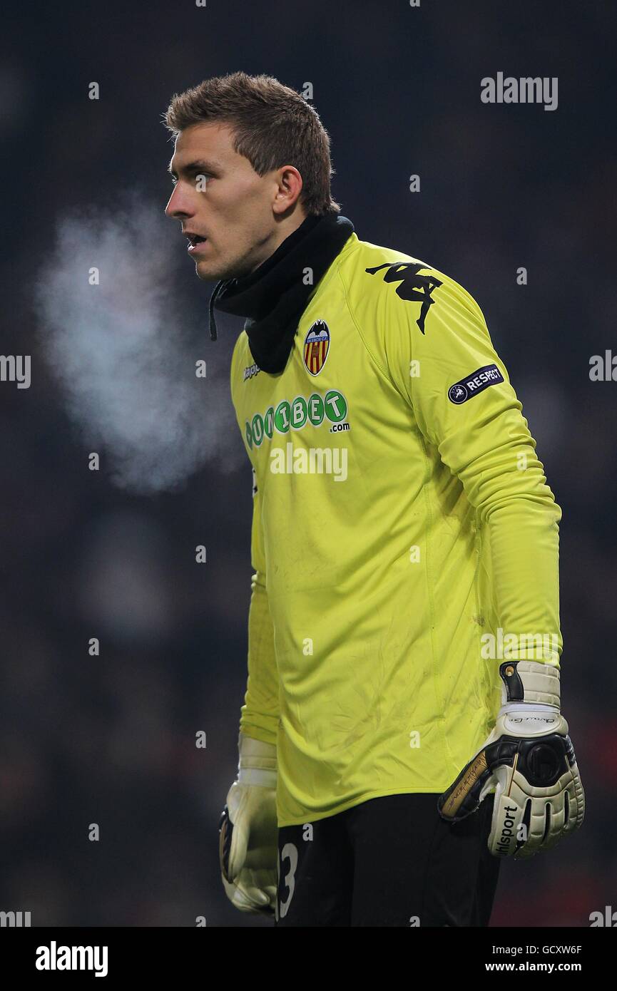 Valencia goalkeeper vicente guaita hi-res stock photography and images ...