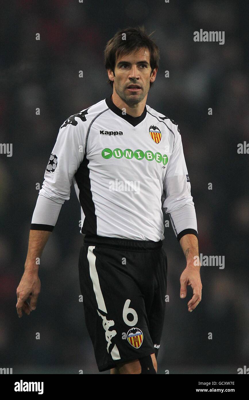 Old trafford david albelda hi-res stock photography and images - Alamy