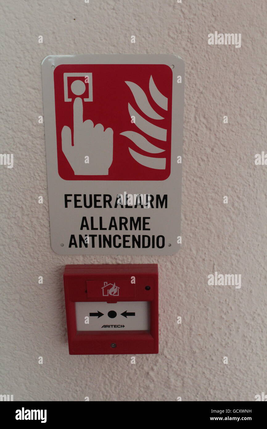 Fire extinguisher signs hi-res stock photography and images - Alamy