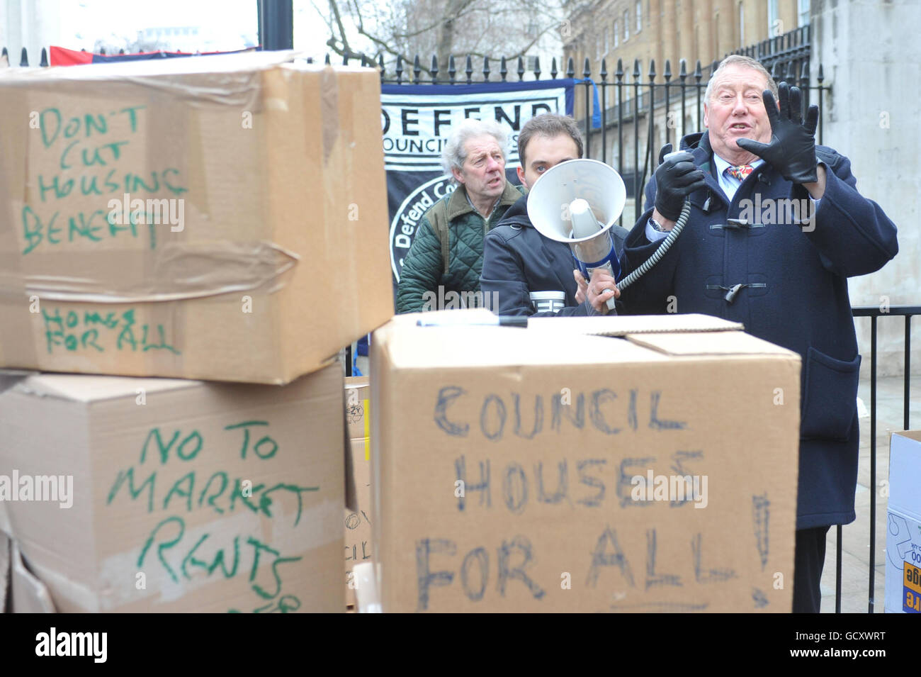 Austin Mitchell MP addresses a 'cardboard city' demonstration opposite ...