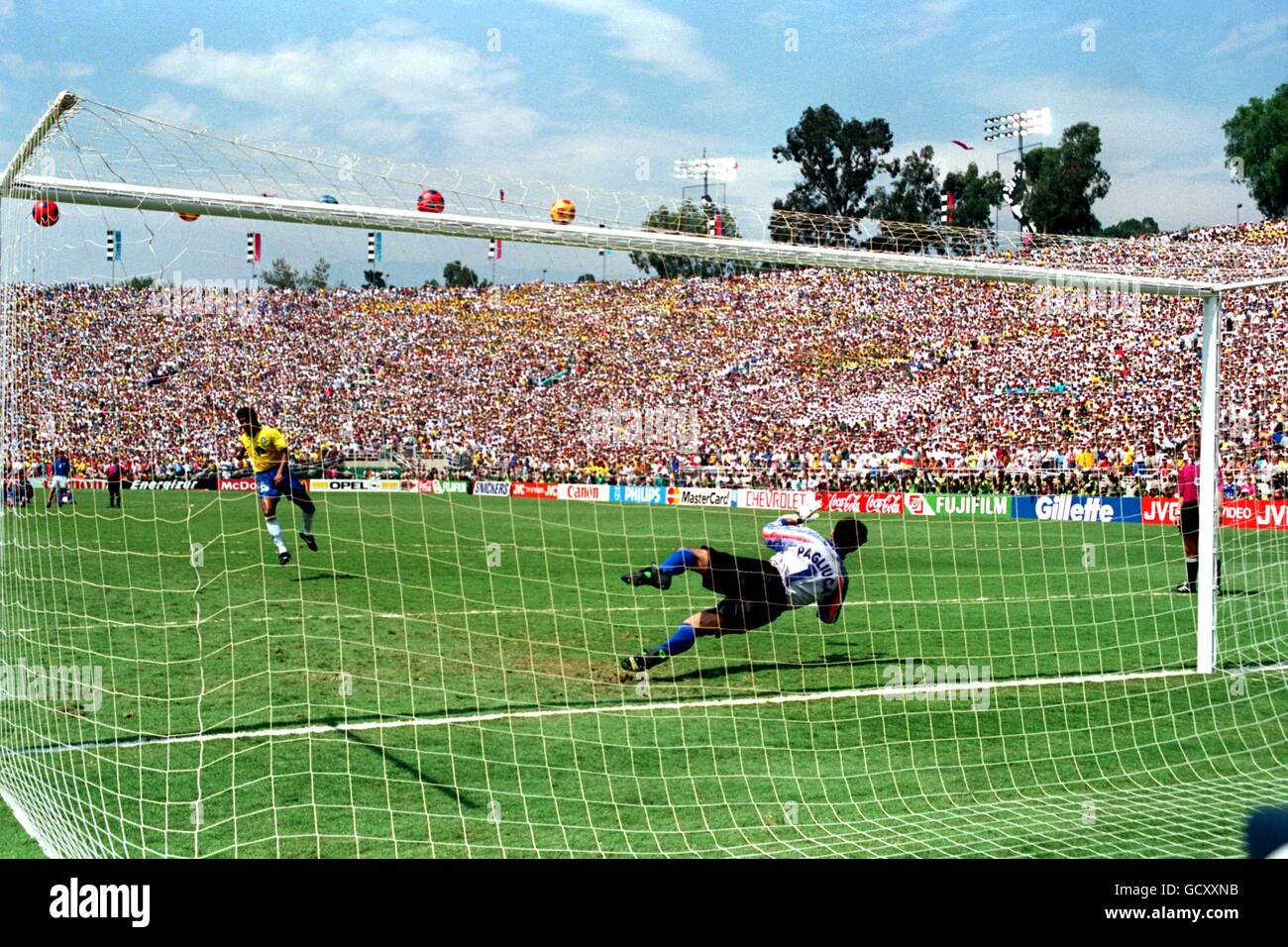Italy world cup 1994 pagliuca hi-res stock photography and images - Alamy