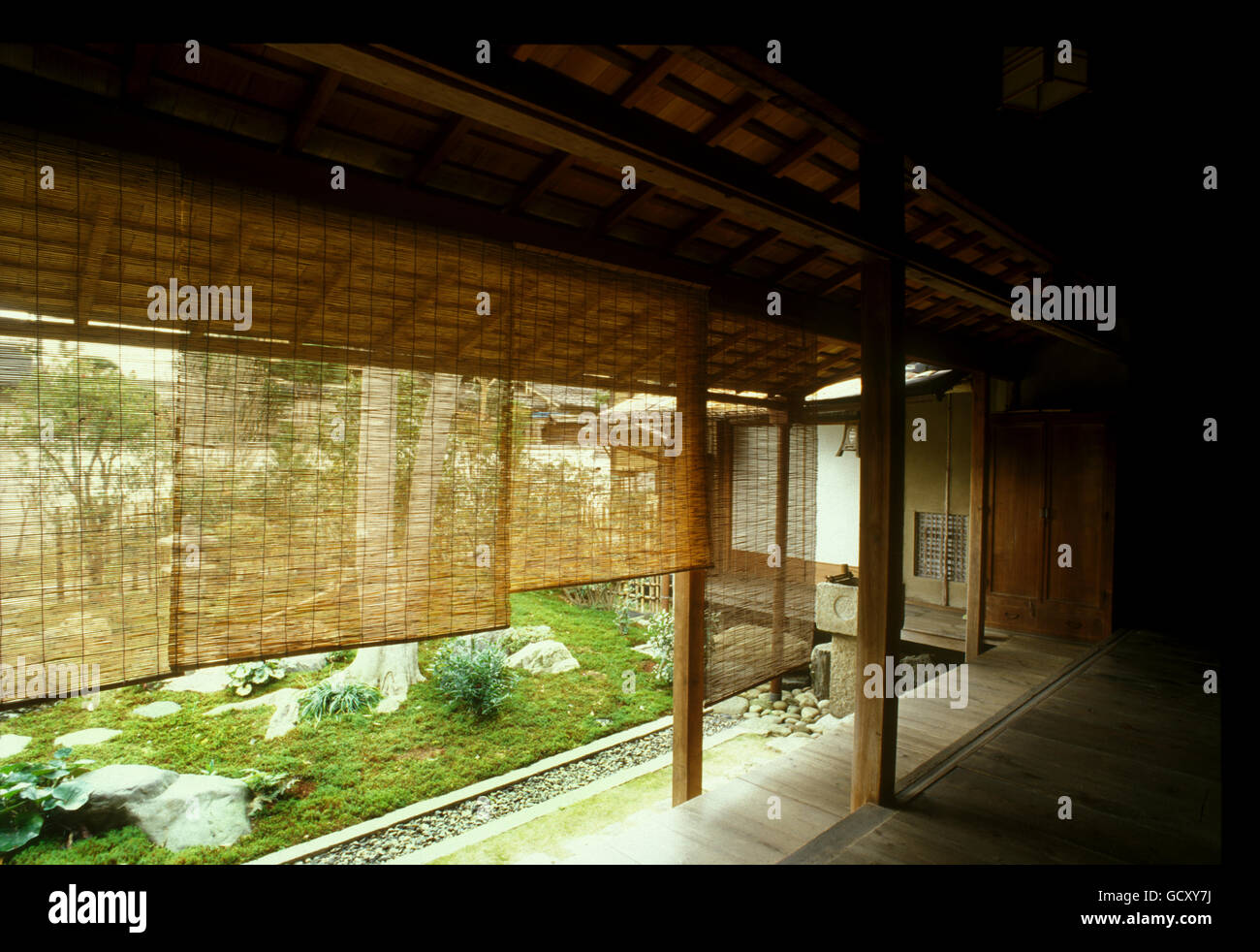 Japan japanese veranda buddhist hi-res stock photography and images - Alamy