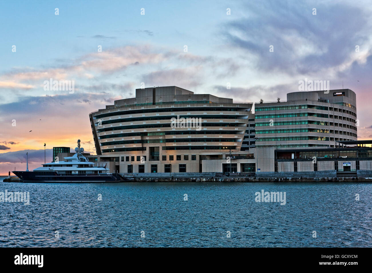 World Trade Center from Maremagnum shopping center, Port Vell, harbour ...