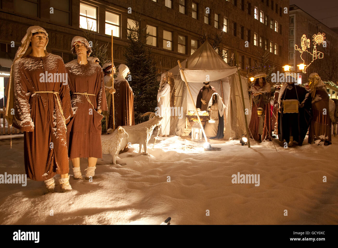 Outdoor nativity scene in snow hi-res stock photography and images - Alamy