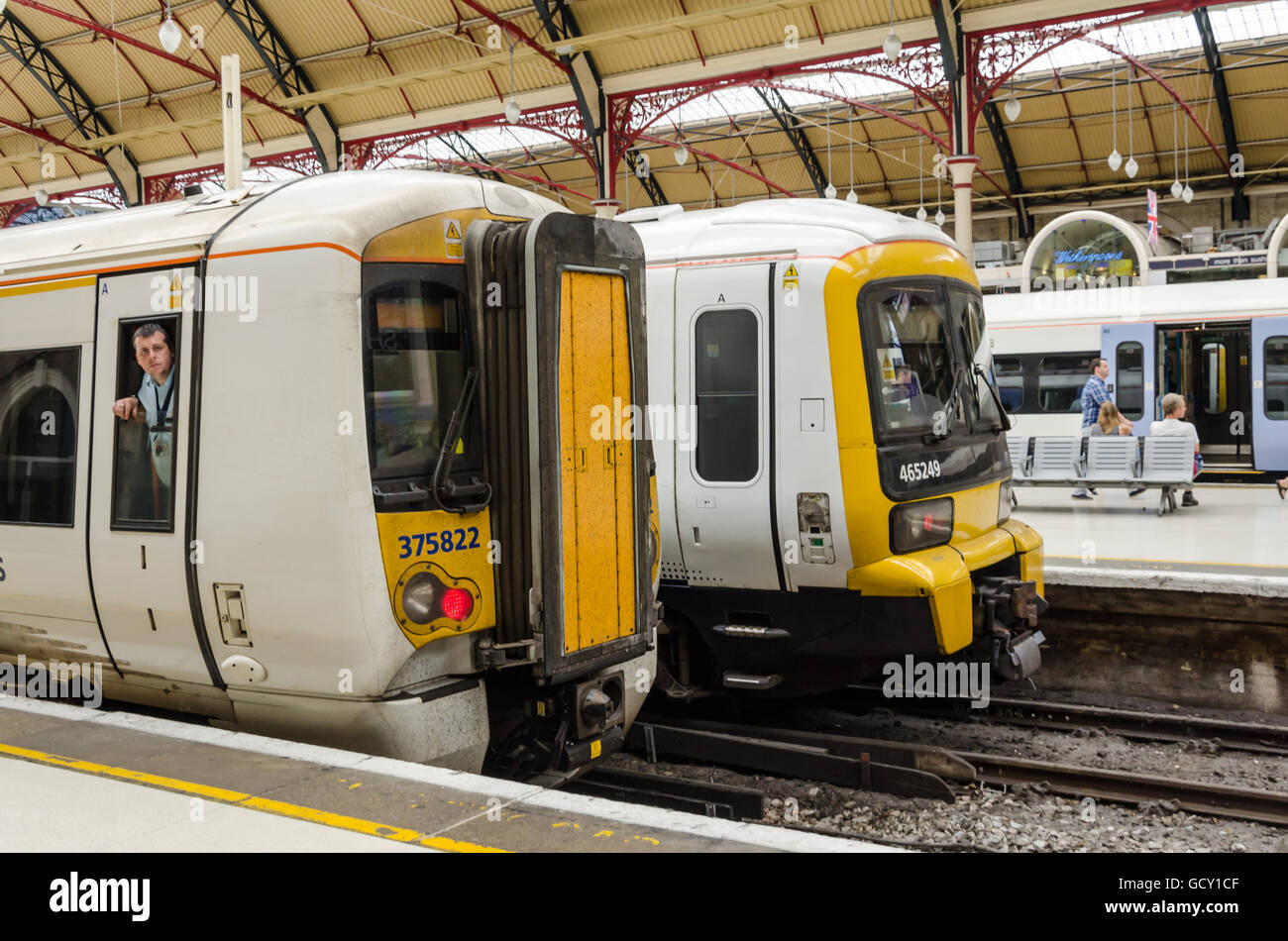 Victoria line railway station hi-res stock photography and images - Alamy