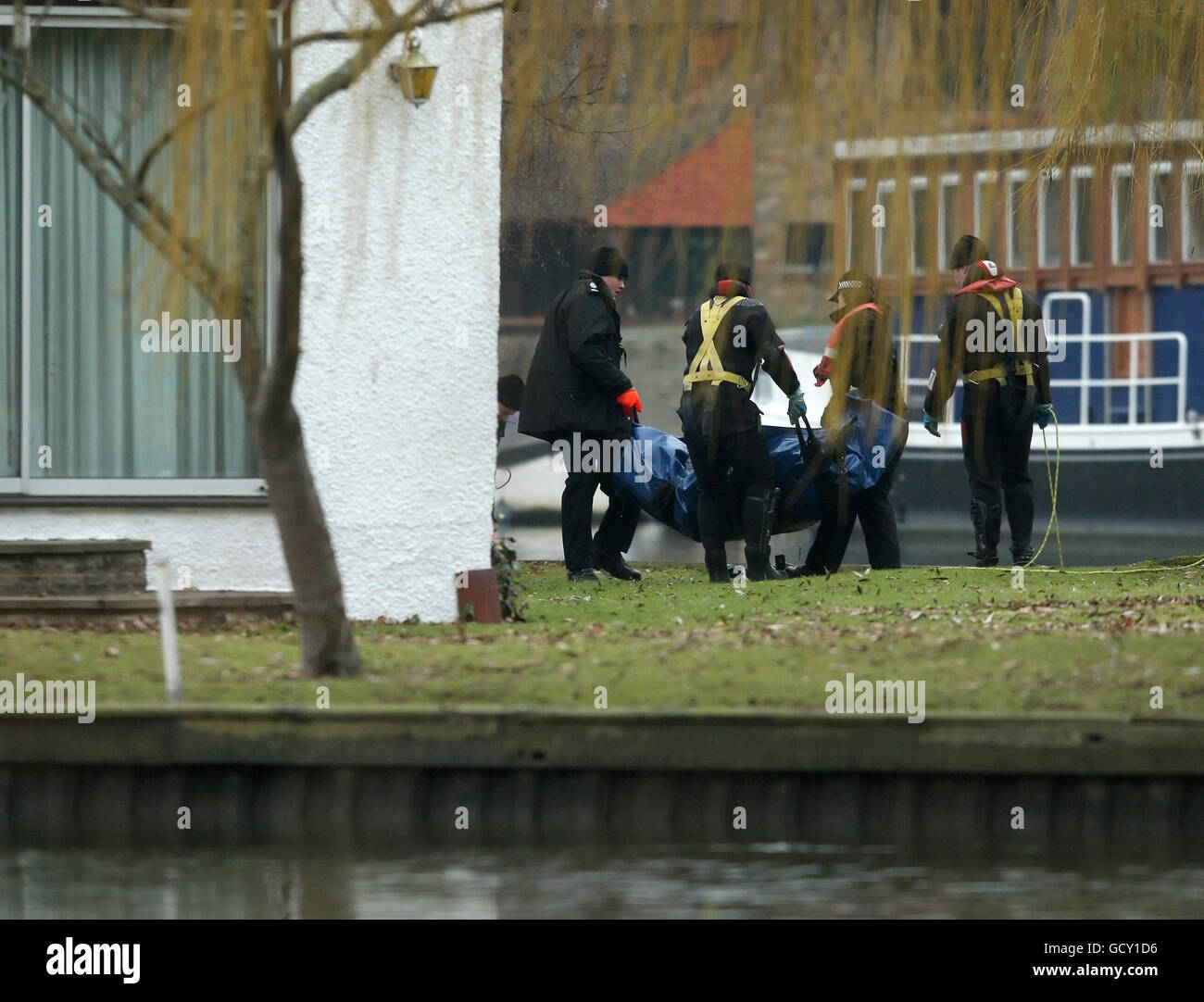Police remove body found in hi-res stock photography and images - Alamy