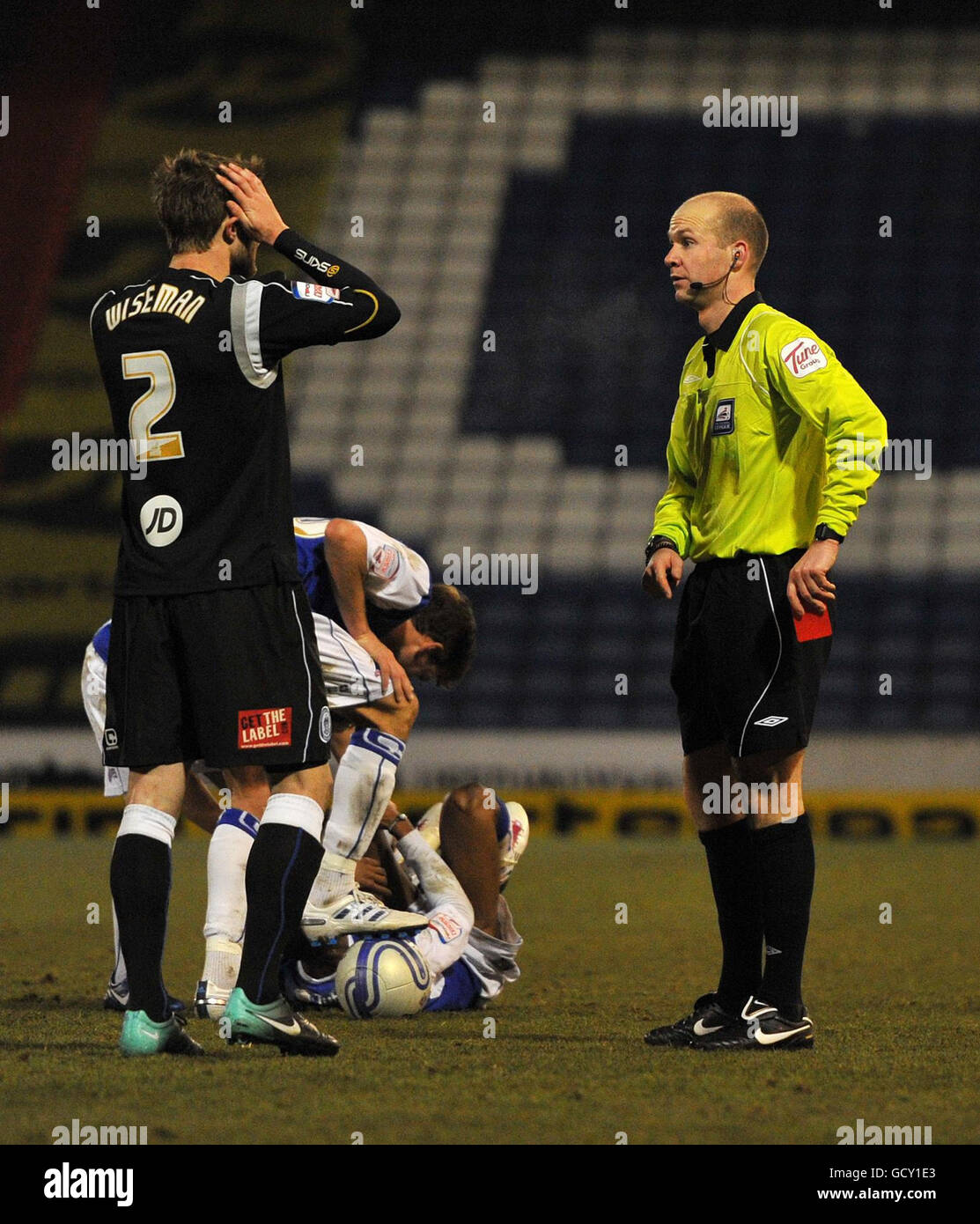 Referee scott oldham hi-res stock photography and images - Alamy