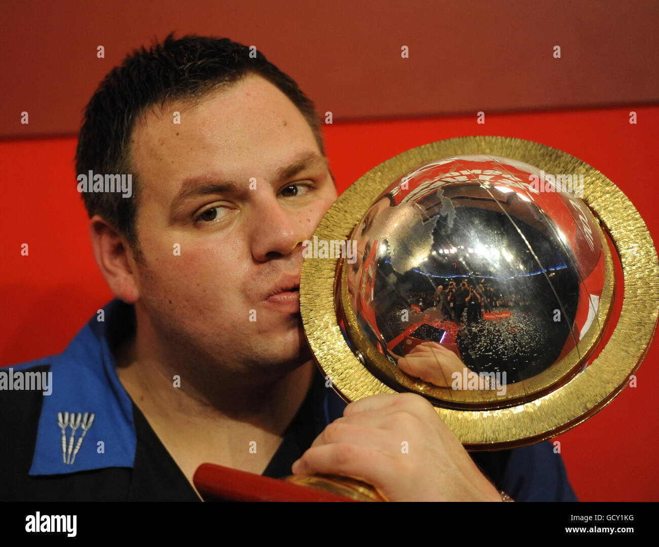 Adrian Lewis kisses the trophy after defeating Gary Anderson during the ...