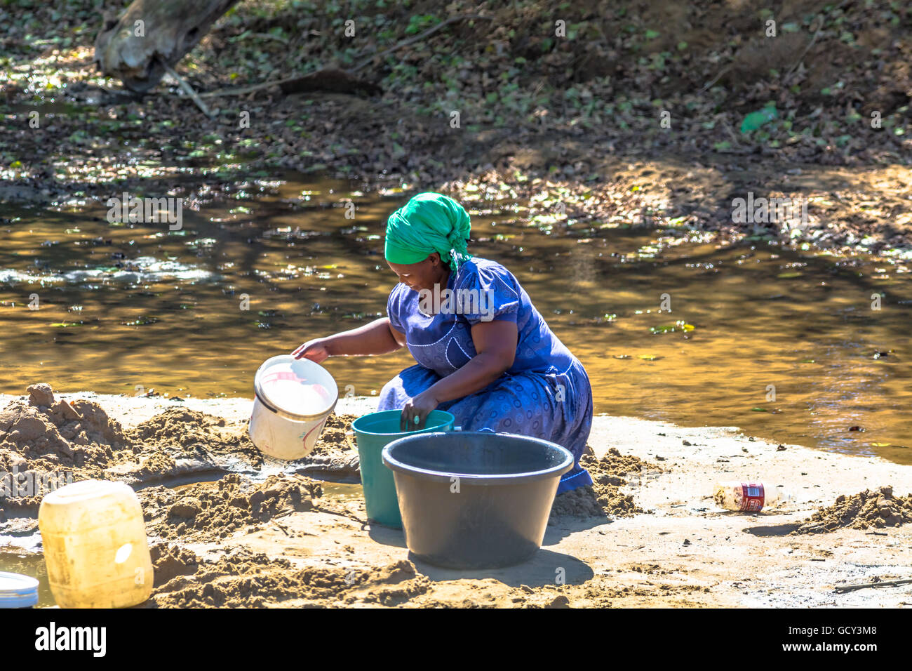 African woman collecting water hi-res stock photography and images - Alamy