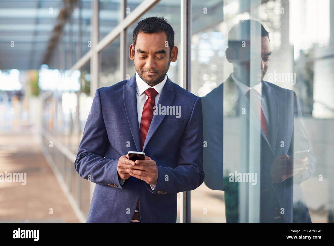 Office throughout the day hi-res stock photography and images - Alamy